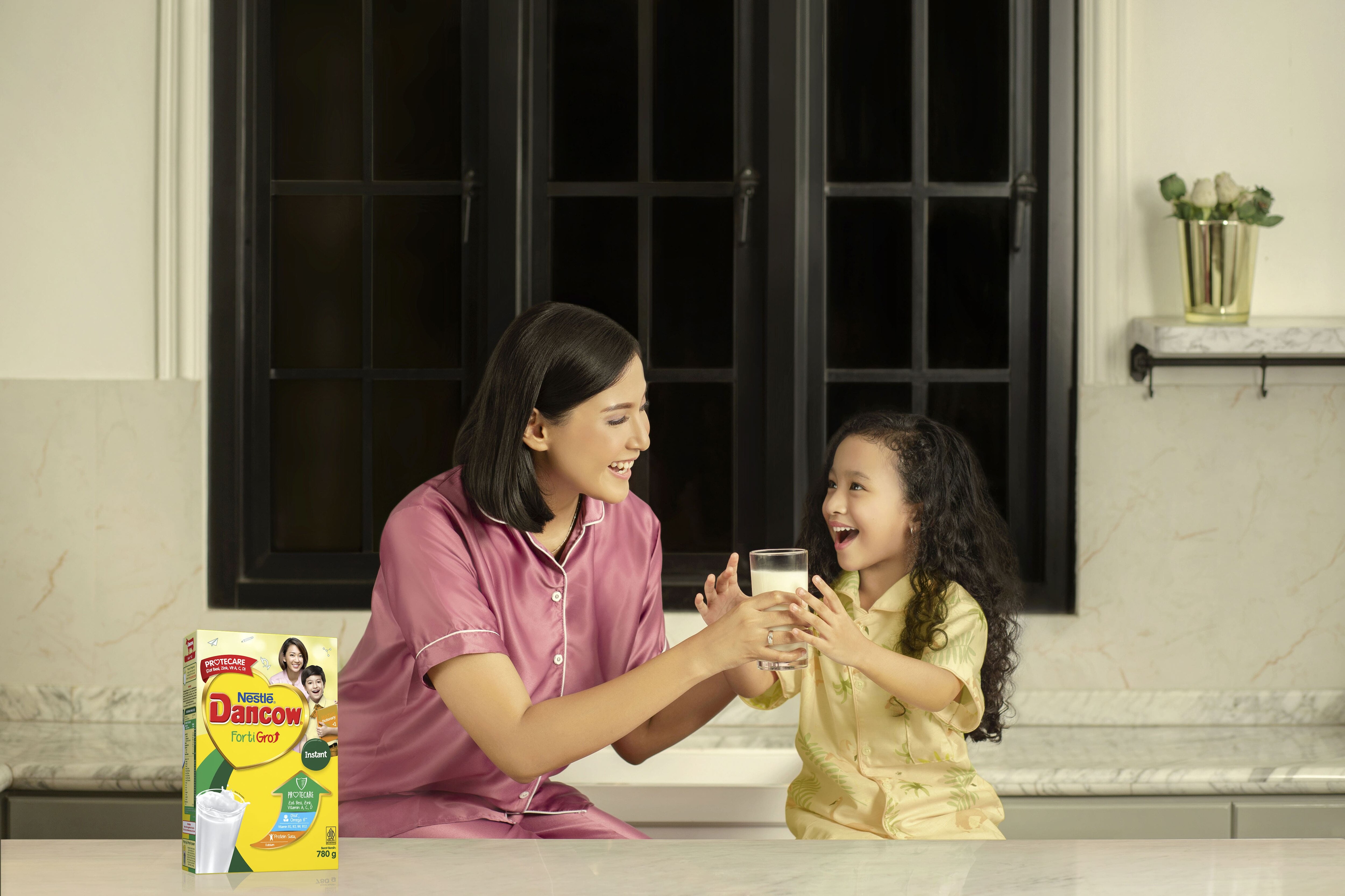 4 Jenis Pola Asuh Orang Tua yang Baik untuk Anak